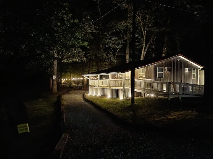 Cozy Getaway Cabin - Indian Creek, Savannah