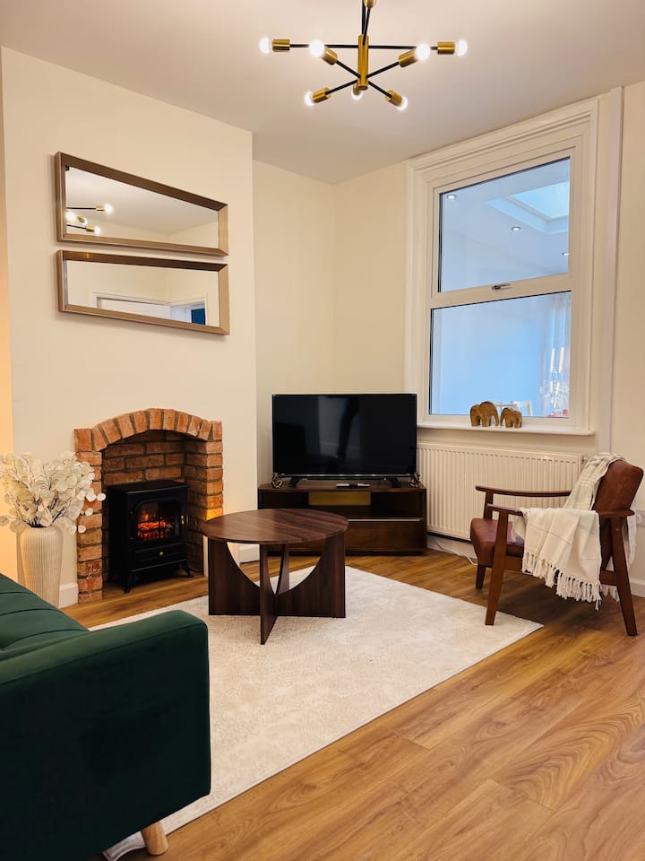 New Cosy 3bed House In Banbury |Families & Workers - Banbury