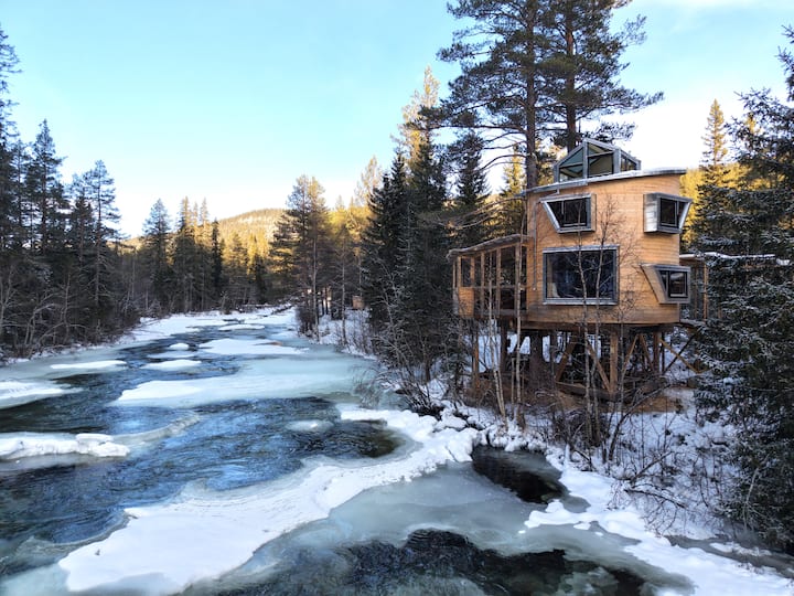 Å Gløtt - River View - Treehouse - Norway