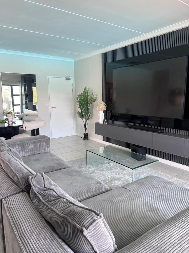 Stunning Lagoon-facing Blyde Apartment 3br, 2ba - Pretoria