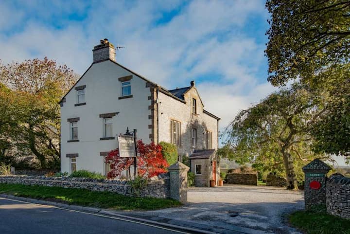 Castle Cliffe - Your Holiday Home In The Peaks. - Bakewell