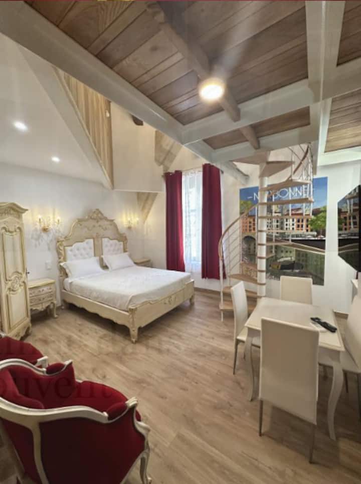 Suite à Mezzanine Dans L'église Du Couvent - Narbonne