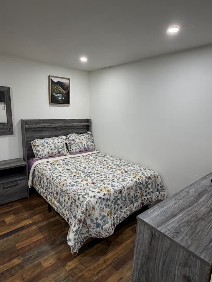 Welcome To Your Cozy Downtown Anchorage Cabins - Anchorage, AK