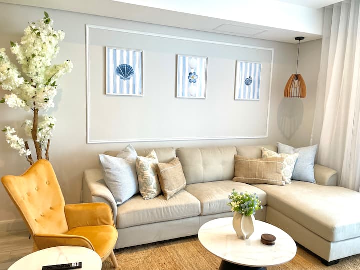 Shoreline Luxe Suite | Coastal Escape - Umhlanga