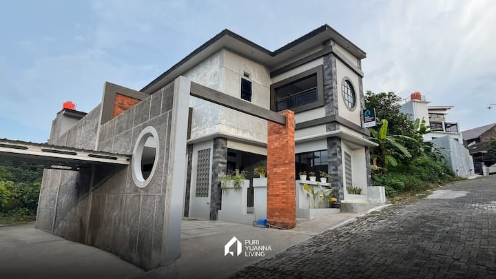 Puri Yuanna Living | Guest House & Coliving - Semarang