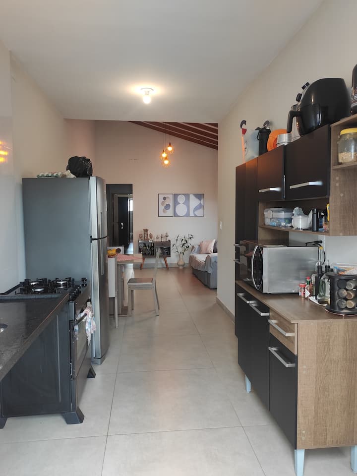 Casa Com Churrasqueira – Acomoda 8, 7 Km Da Praia - Caraguatatuba