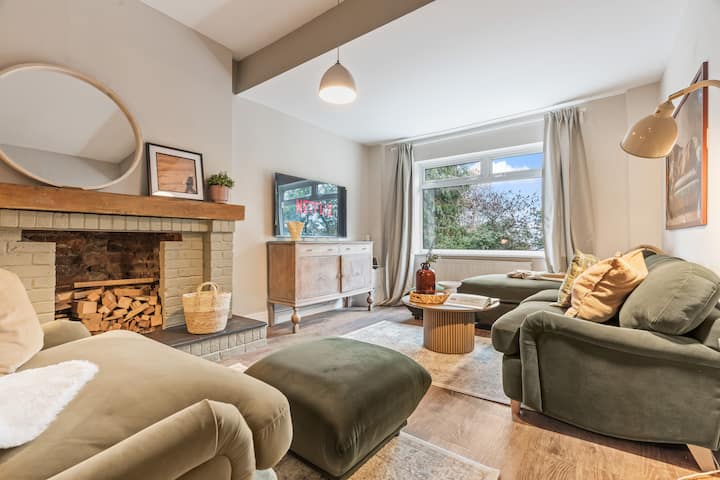 Spacious 4-bed Cottage With Hot Tub&parking - Gloucestershire