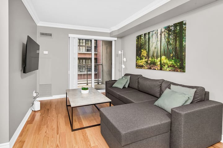 Centrally Located Near Roger’s Centres - Richmond Station - Toronto