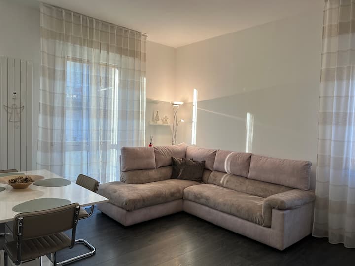 Appartamento 2 Camere Da Letto E Parcheggio Gratis - Modena, Italy