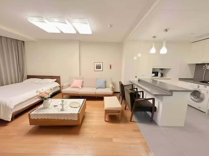 No 37 #33평 #반려견동반가능 #해운대해변1분 #특급호텔존#취사가능 - Busan