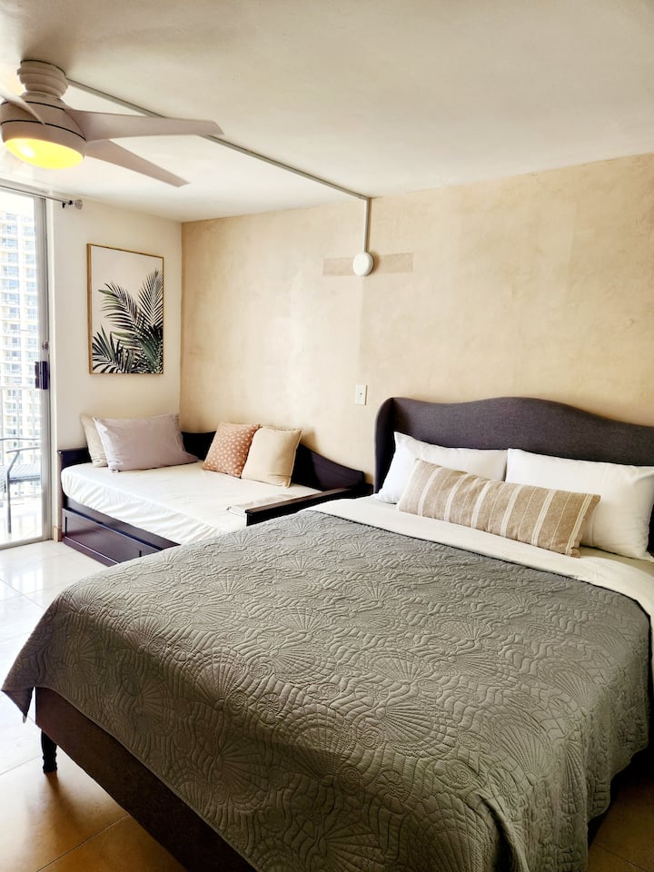 Waikiki, Free Parking, Queen & Twin Beds - Honolulu