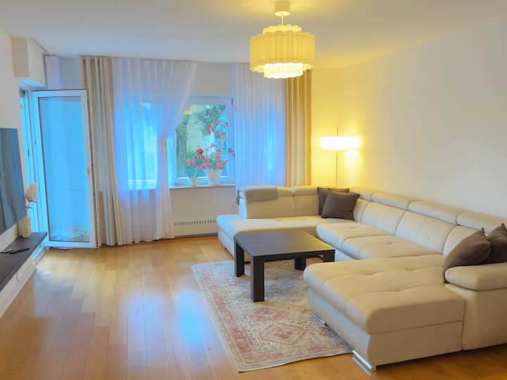 Moderne Und Helle Wohnung Mit Garten Und Garage - Solingen