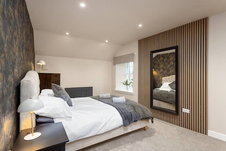 Modern 4-bed Apartment | Sleeps 8 | Edinburgh - Musselburgh