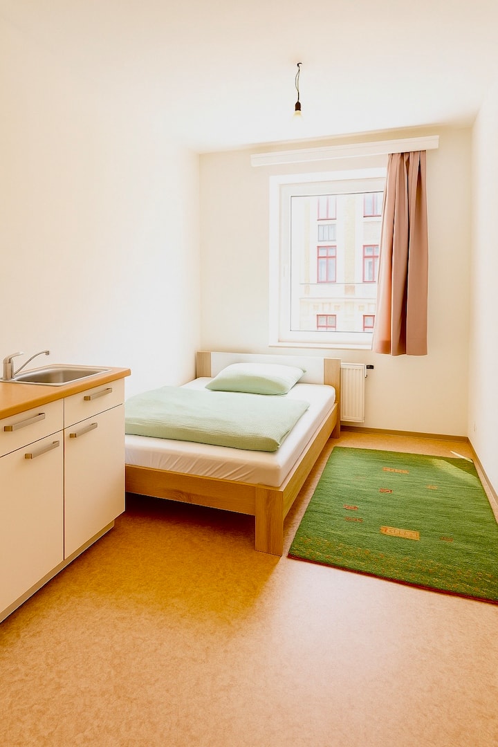 Zimmer Mit Gemeinschaftsbad, Zentral Und Günstig. - Linz