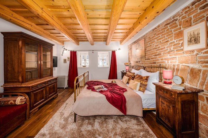 Cozy House Near Prague Castle w/ Desk & Balcony - Houses for Rent in ...