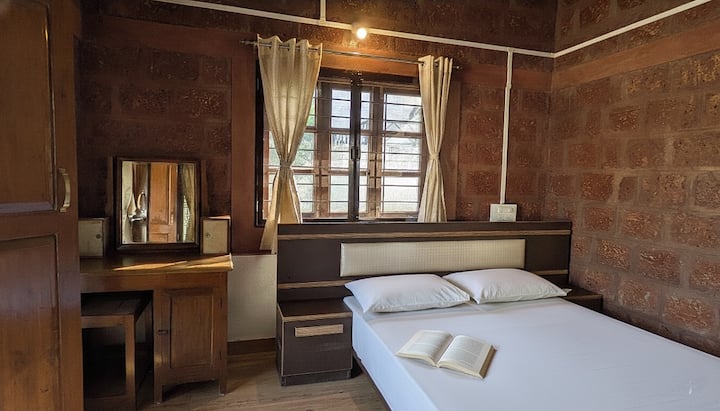 Shree - Balcony Deluxe Room - Belagavi