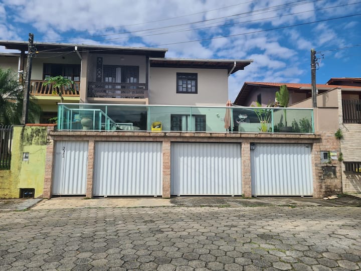 Casa Com Piscina, Mobiliada Com 4 Dormitóros. - Blumenau