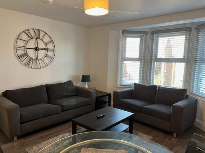 Stylish 2 Bedroom/2 Bathroom Apartment, Crawley - Crawley