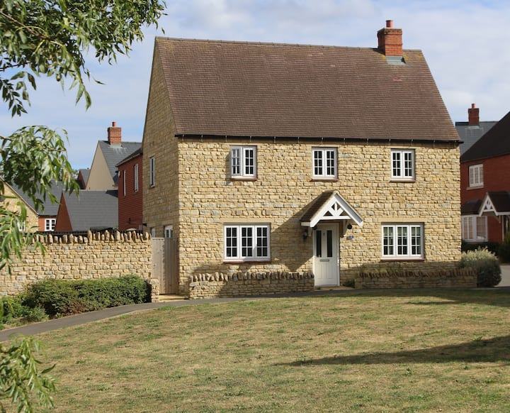 The Silverstone House. Comfort And Convenience. - Towcester