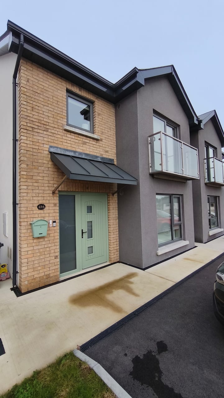 Cozy Attic Room With Private Bathroom In Gorey - Gorey