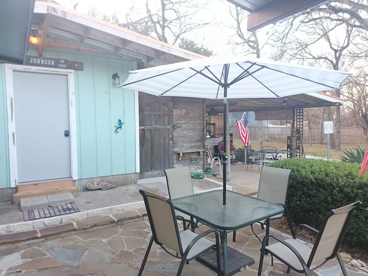 Private Cozy Cabin #2 - Well Behaved Pets Ok! - Granbury, TX