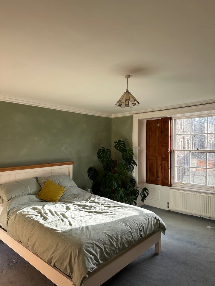 Bright Spacious Flat In The Heart Of The City - Edinburgh