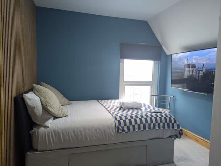 Inner-city Bedsit 8 - Cardiff