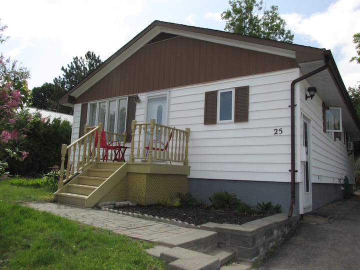 Tastefully Furnished 2+ Bedroom 2 Bath Bungalow - Elliot Lake