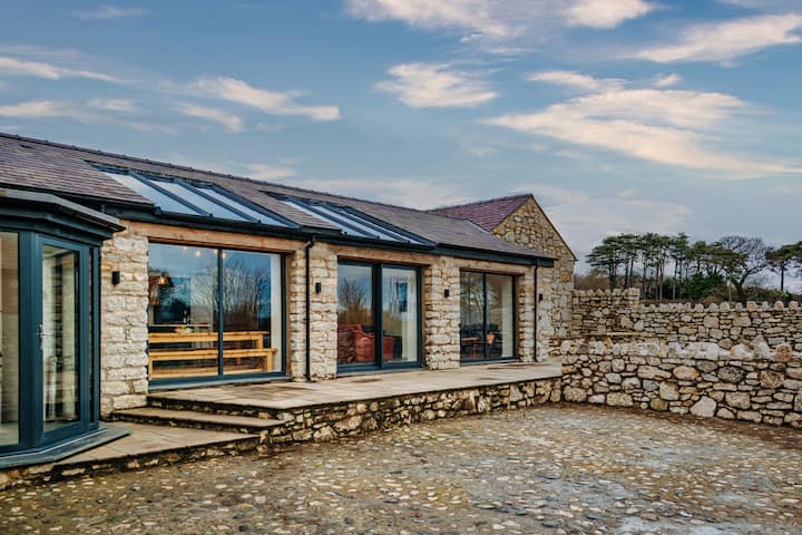 Great Orme; Seaside Cosy Cottage For 8 - Beaumaris