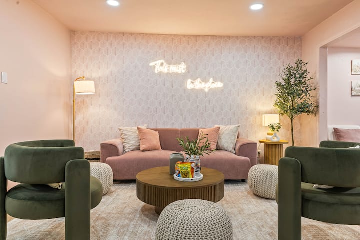 Disney Pink Family Home W/ Game Room Fun & Theater - Cypress, CA