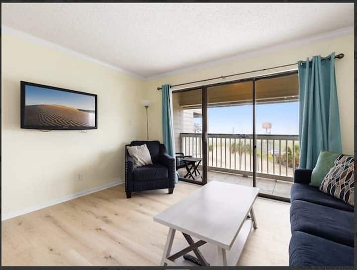 Beachfront Suite - Galveston Island - Galveston, TX