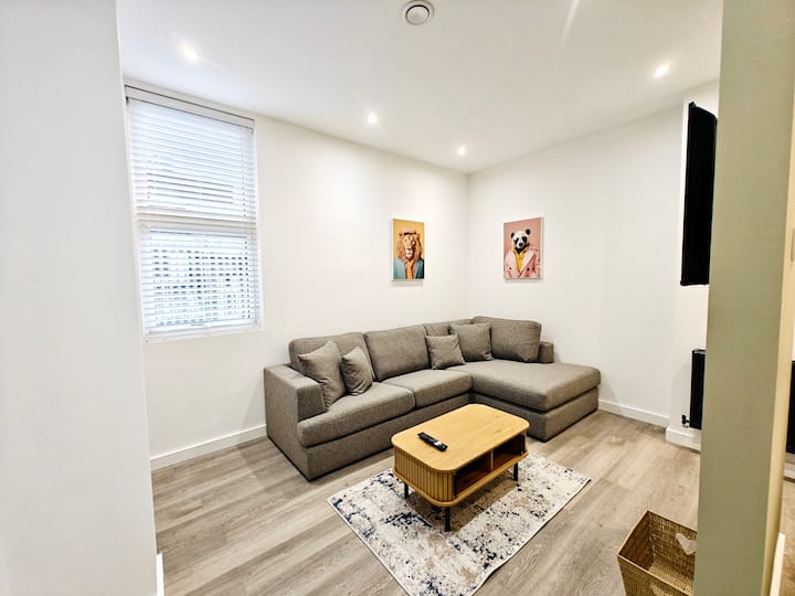Modern 1-bed In Victorian Building, Bury - Bury
