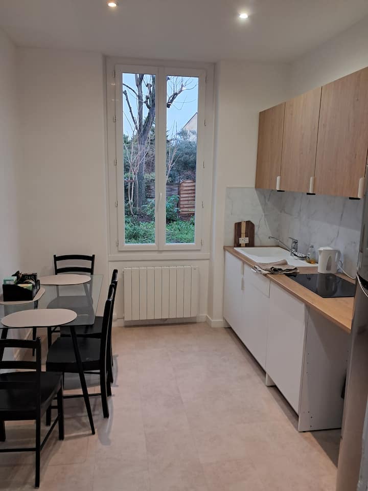 Joli F2 Refait à Neuf Calme. Stationnement Gratuit - Décines-Charpieu