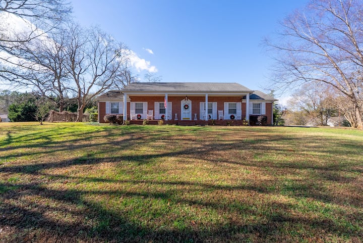 Cozy Swamp Rabbit Ranch Home - Travelers Rest, SC