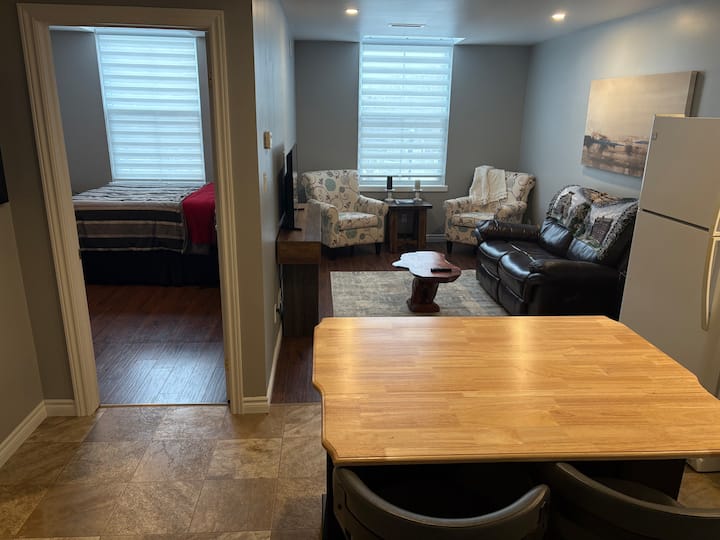 Flat On The Square - Clinton