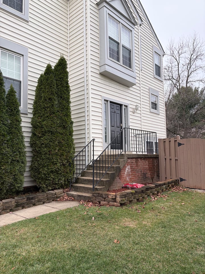 Cozy 3br Home Near Dulles | Fast Wi-fi & Parking - Reston, VA