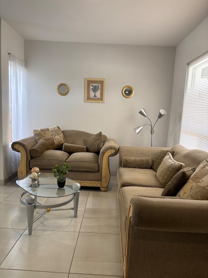 Casa Moderna Y Cómoda En Zona Tranquila - Mexicali