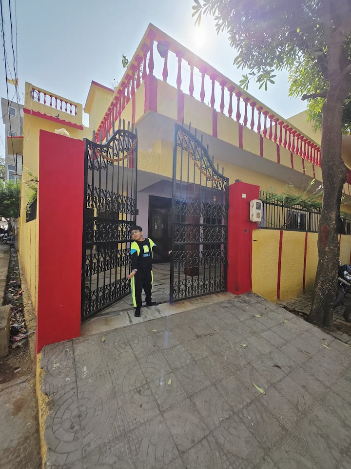 Its A Huge 5000sq Ft Independent House Huge Terrac - Agra