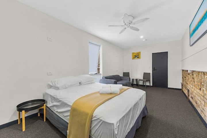 Backpacker Hotel 1-queen Bed Room For 2ppl - Sydney