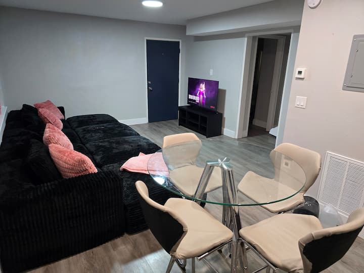 Cozy Apartment Close To Notre Dame - South Bend, IN