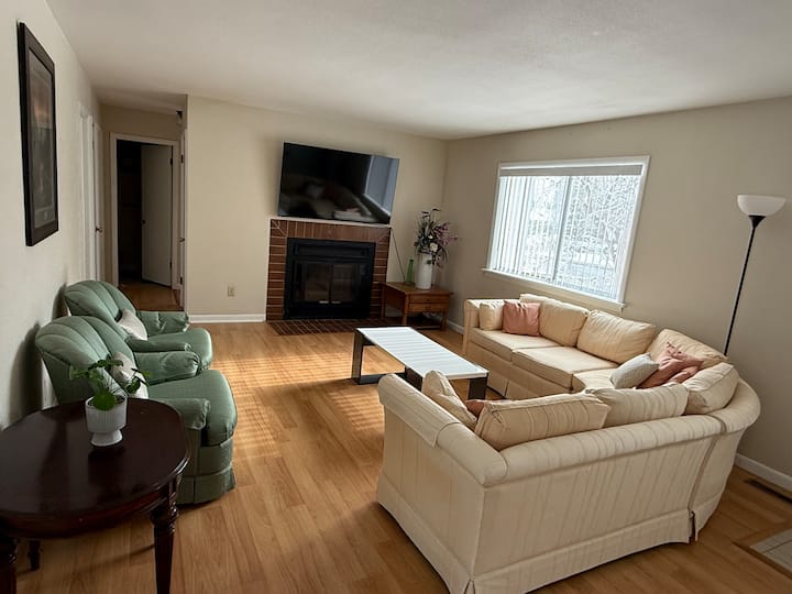 Newly Cozy Greeley Casa - Greeley, CO