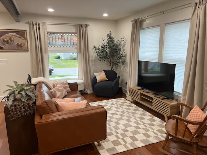 Legendary Lodging In Lancaster - Close To Airport - Lancaster, NY