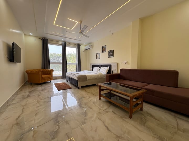 Executive Room | Golf City | Near Lulu Mall - Lucknow