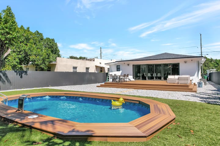 Miami Design Villa - Prime Pool & Backyard - Miami, FL