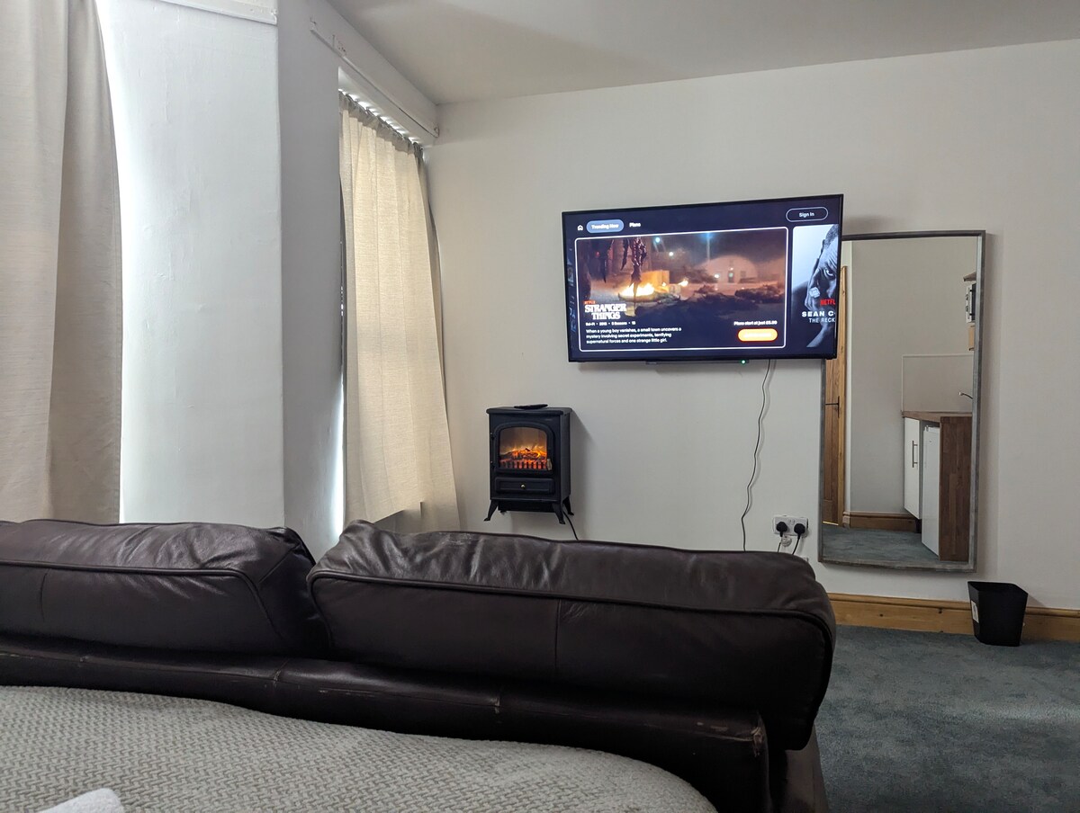 Inner-City Bedsit 6 - Flats for Rent in Cardiff, Wales, United Kingdom ...