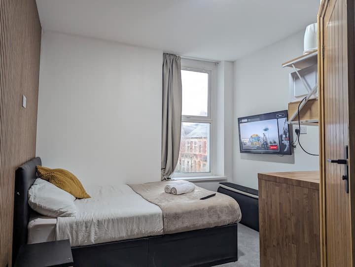 Inner-city Bedsit 5 - Cardiff
