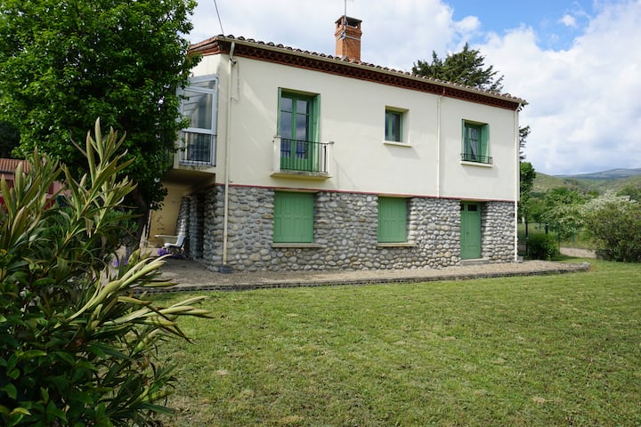 Maison Agréable Avec Grand Jardin Clôturé - Prades, France