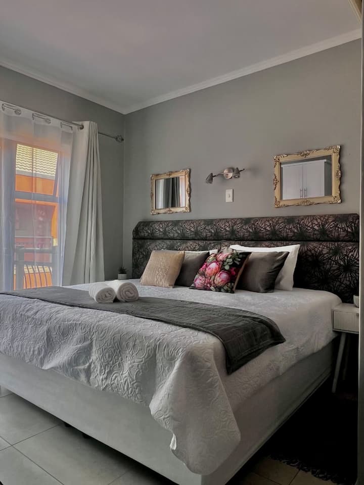 Serenya Apart Stay @ 51 Bains - Bloemfontein