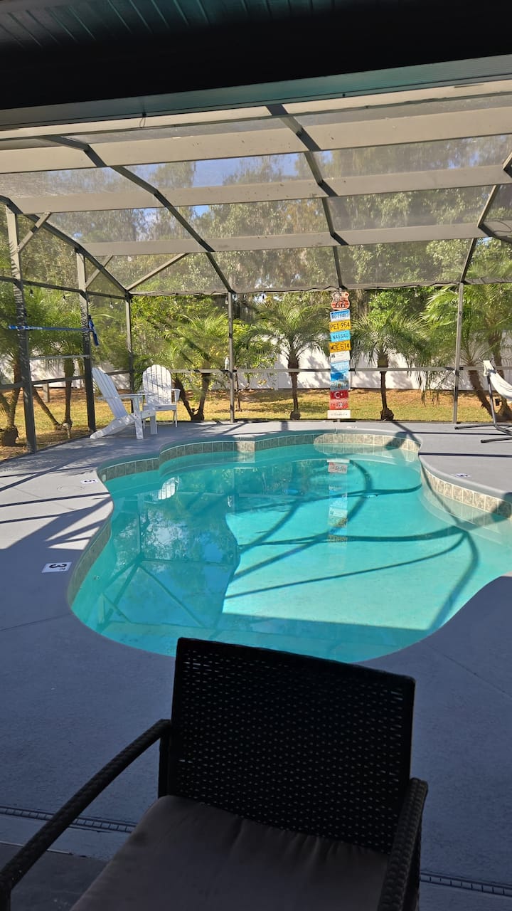 Feel Like Home • Cozy Pool Retreat In Deltona - Deltona, FL