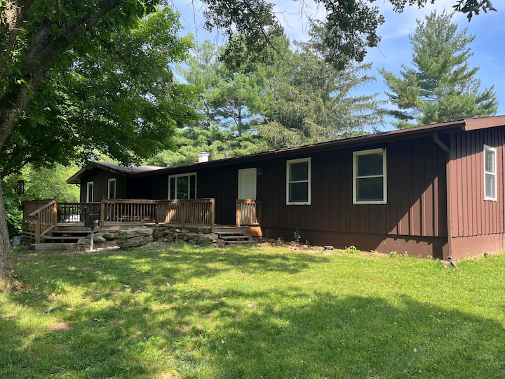 Ranger House In An 800-acre County Park - Geode State Park, Danville